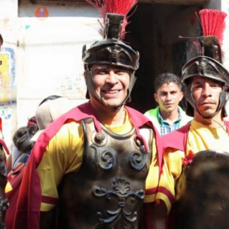 Con este atuendo estuvo Neto Bran durante una procesión en Mixco ...