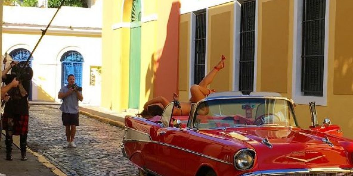 Modelo Ashley Graham hace sesión de fotos en la isla | Metro